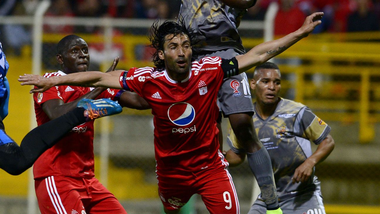 'Tecla' Farías renovó con América
