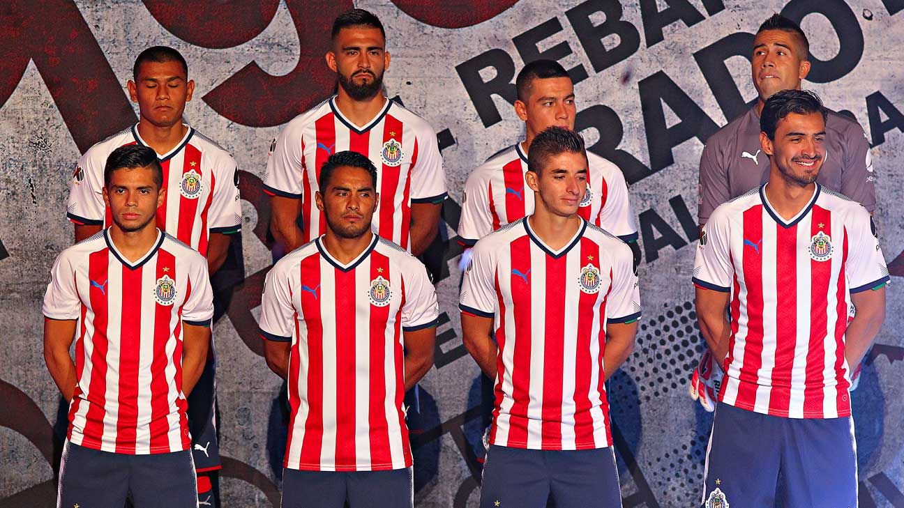 Chivas presenta su nuevo uniforme para la temporada 2017-18
