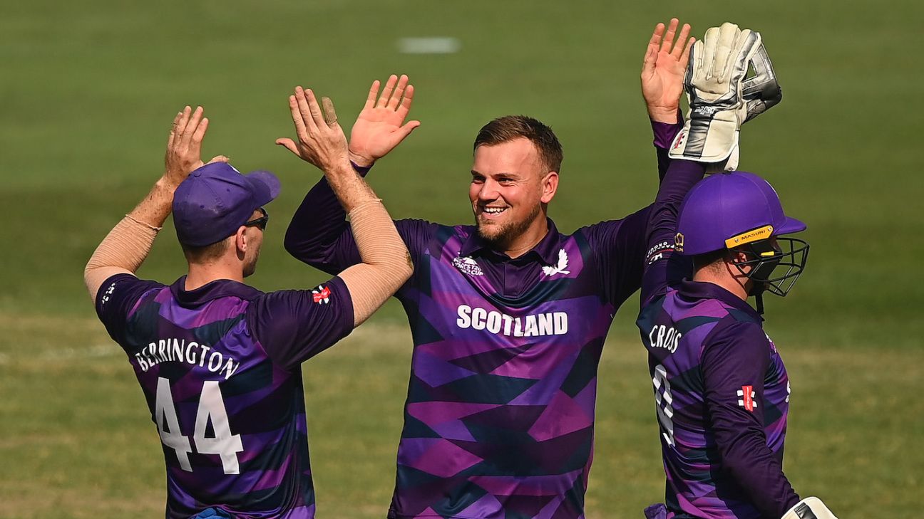 Miserly Mark Watt lights up the grubby art of left-arm fingerspin - ESPN