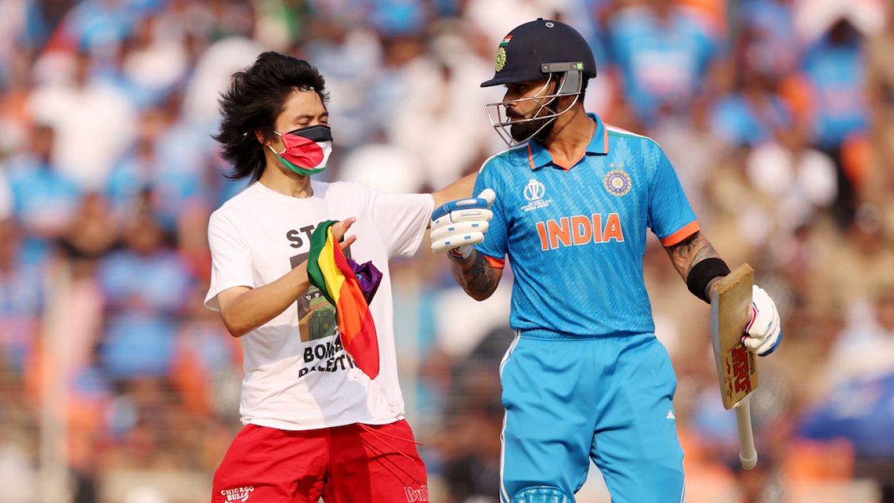 Pro-Palestine pitch invader breaches security at World Cup final - ESPN