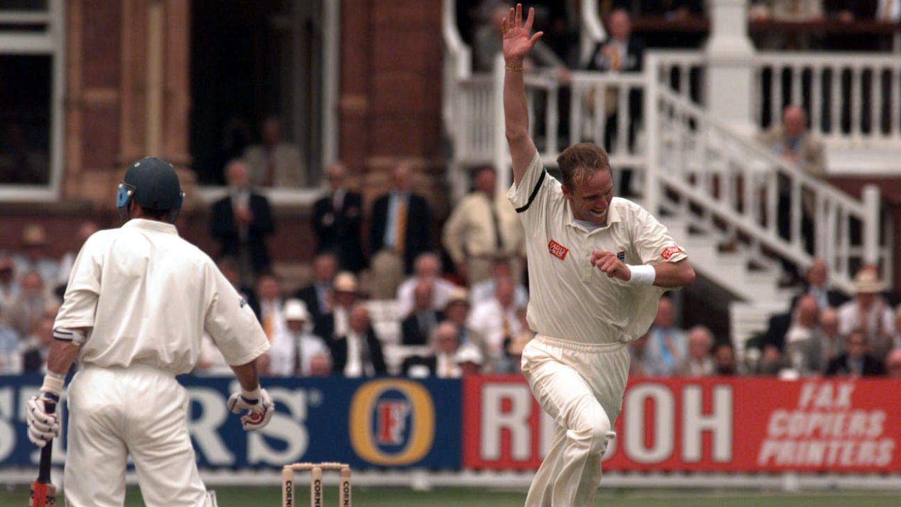 What is the lowest percentage of a team's score achieved by the top ...