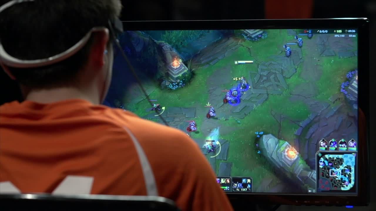 What does it take to be a top League of Legends player? - ESPN Video