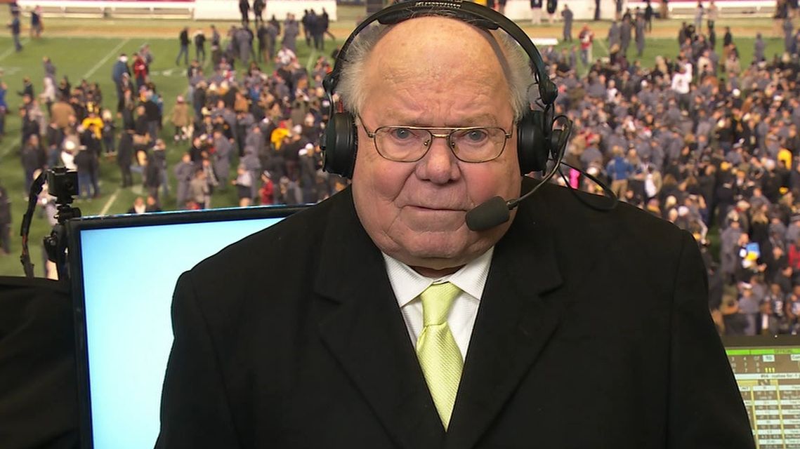 Emotional Lundquist signs off from final football telecast - ESPN Video