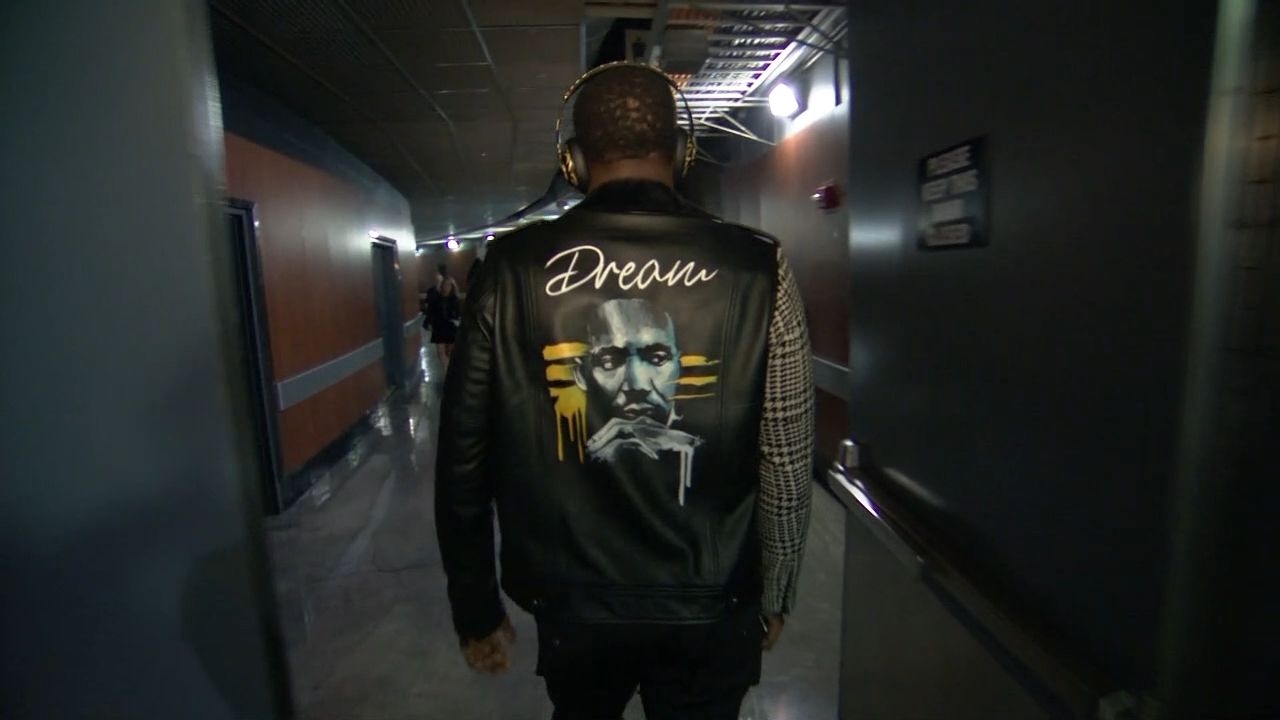 Draymond arrives with MLK jacket - ESPN Video
