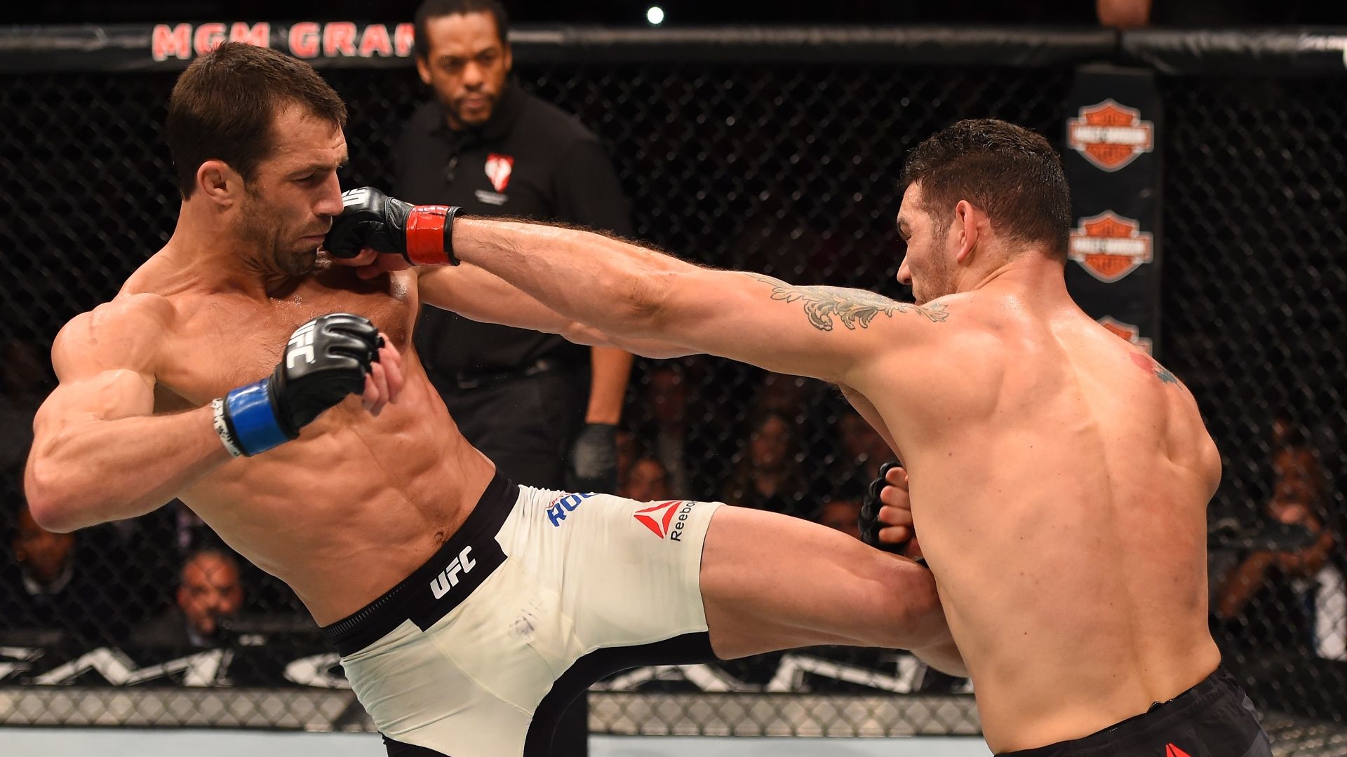 Rockhold's left kick causes a lot of damage - ESPN Video