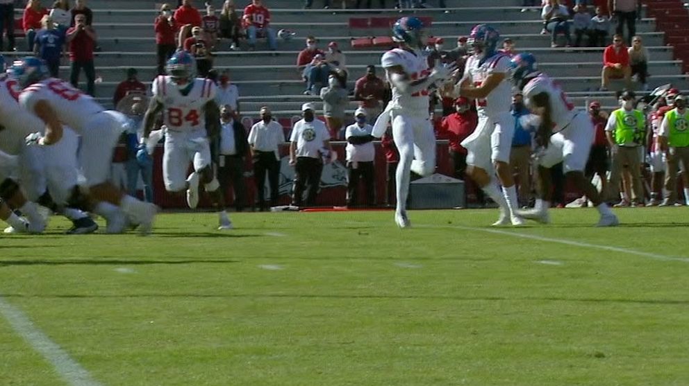 Ole Miss fumbles handoff as Arkansas gets goal-line stop - ESPN Video