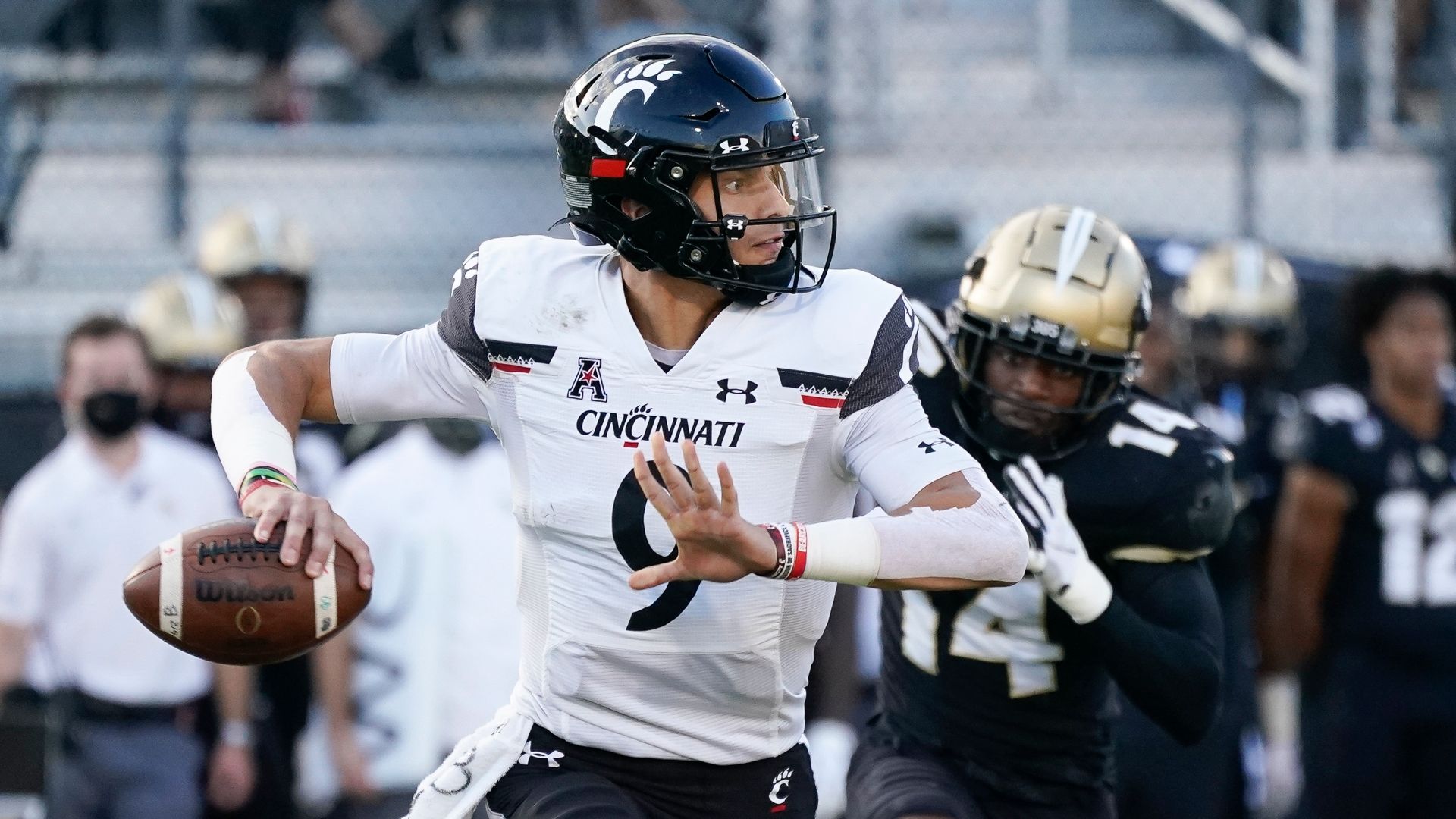 Ridder leads Bearcats with 4 TDs to remain undefeated - ESPN Video