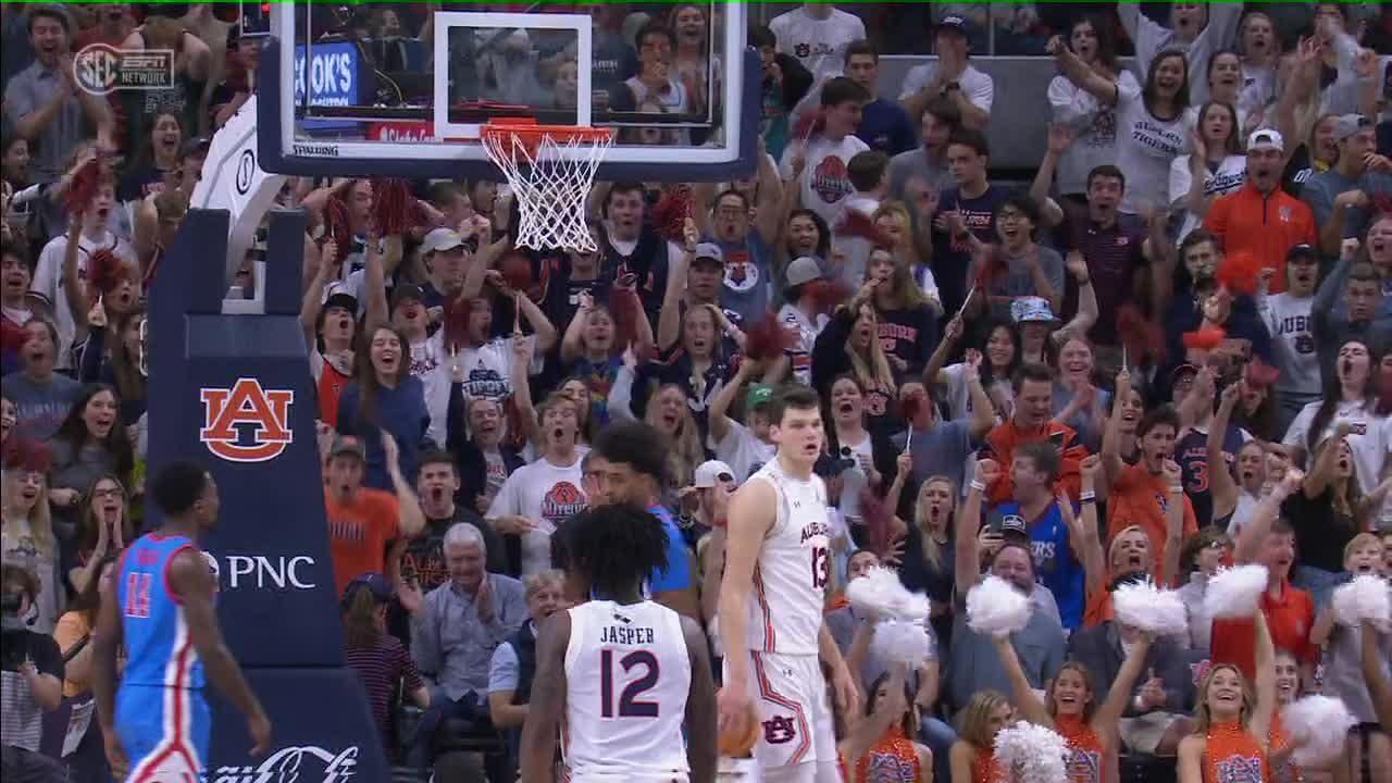 Devan Cambridge puts on a show with this powerful slam dunk - ESPN Video