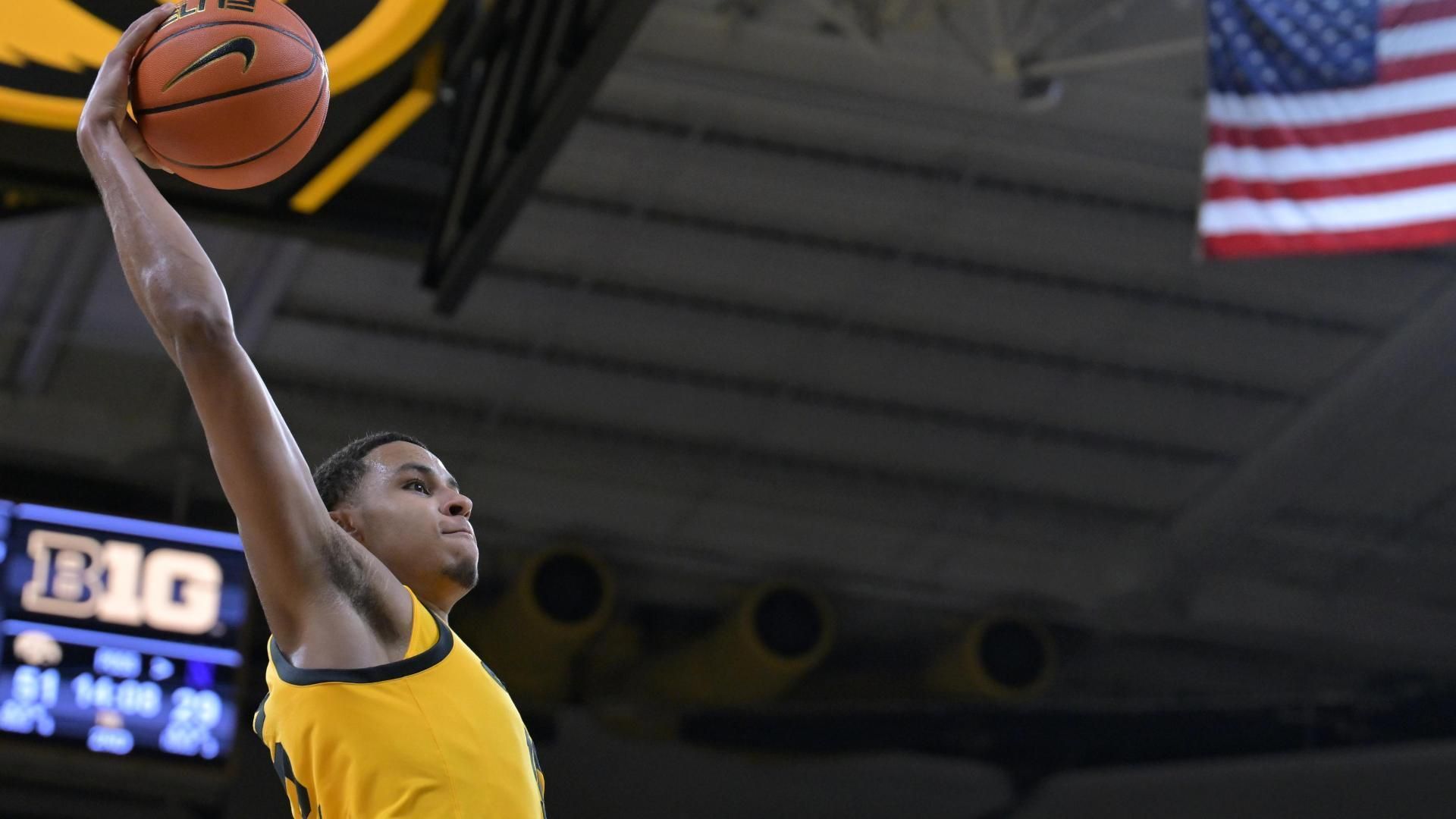 Murray breaks away for big Iowa dunk - ESPN Video