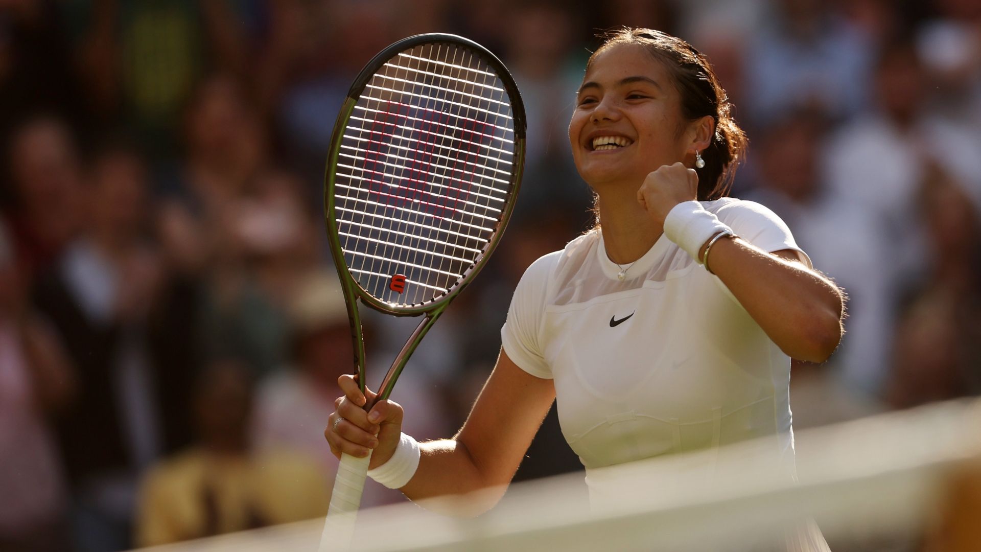 Raducanu wins in straight sets at her Centre Court debut - ESPN Video