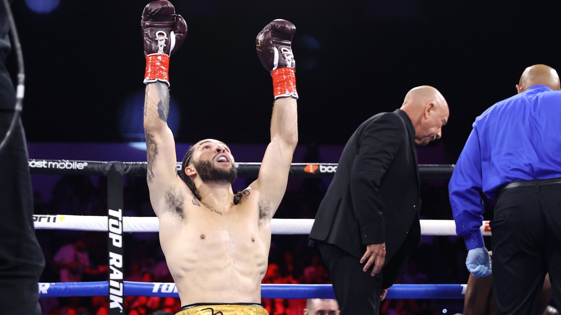 Nico Ali Walsh knocks down Reyes Sanchez for the win - ESPN Video