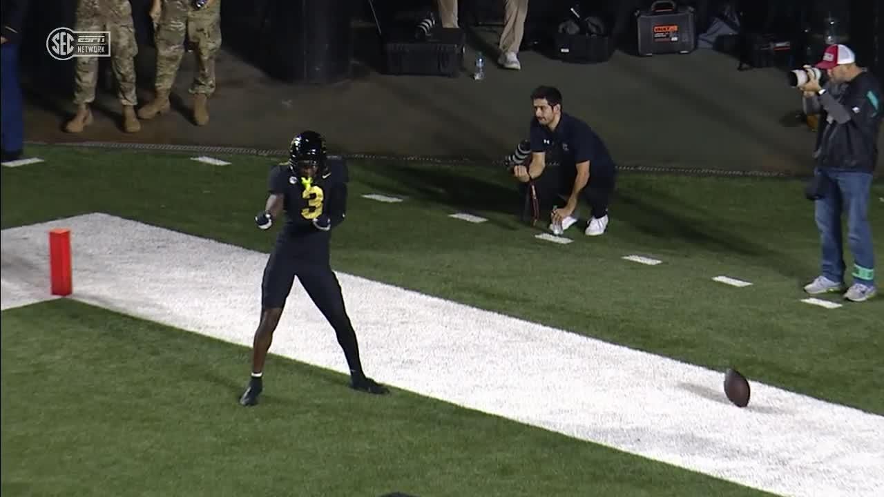 Vandy's AJ Swann finds Quincy Skinner Jr. for a 66-yard TD - ESPN Video