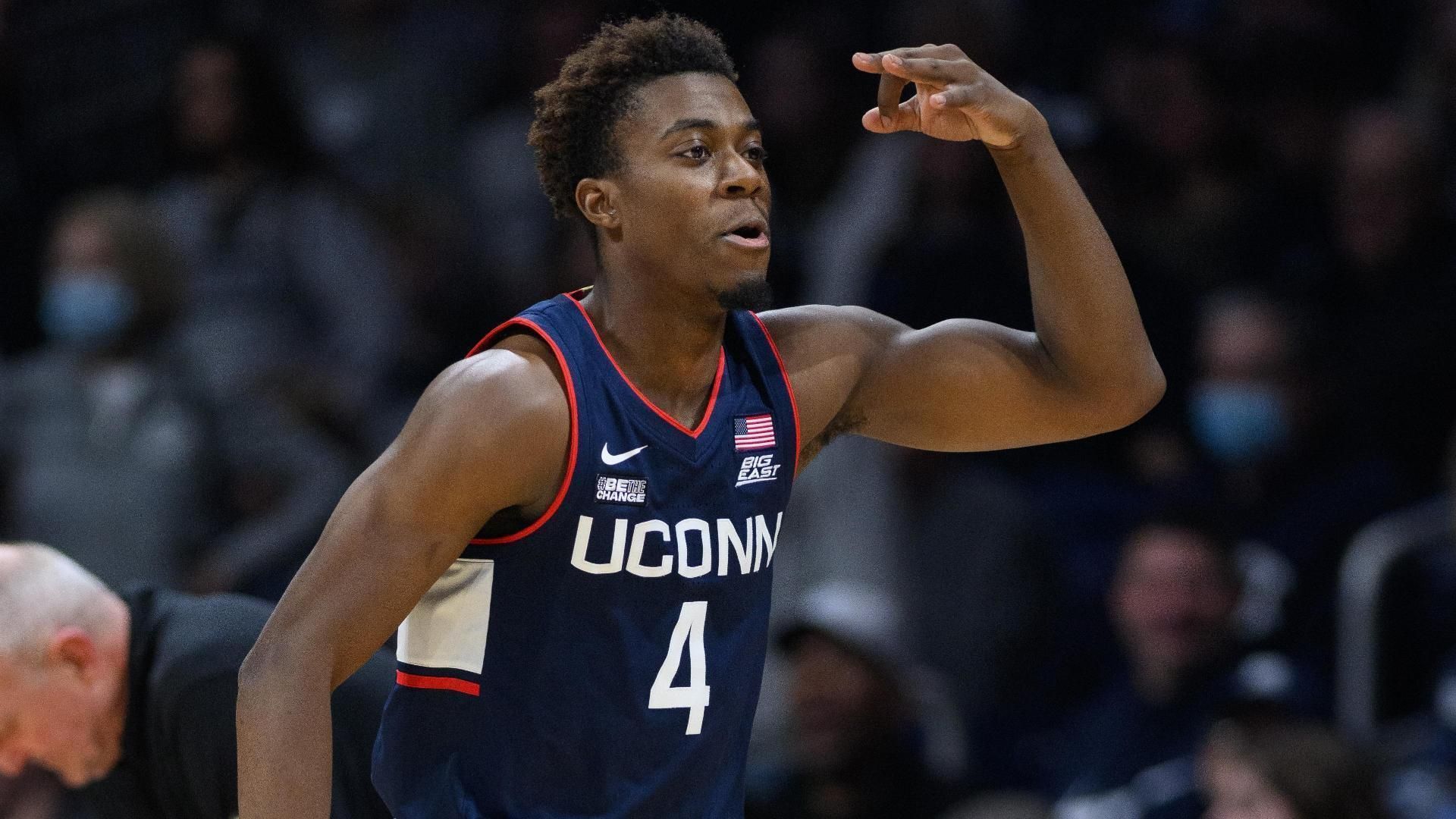 Nahiem Alleyne drills the buzzer-beating 3 before the half - ESPN Video