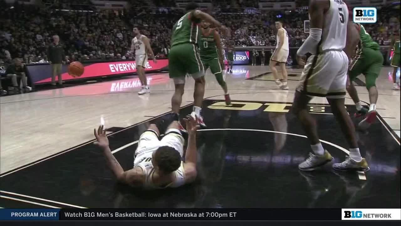 Jaylen Bates rocks the rim with powerful slam dunk - ESPN Video