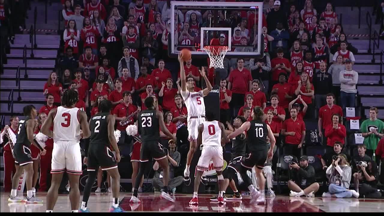 Frank Anselem gets the lay-in to fall vs. South Carolina Gamecocks ...