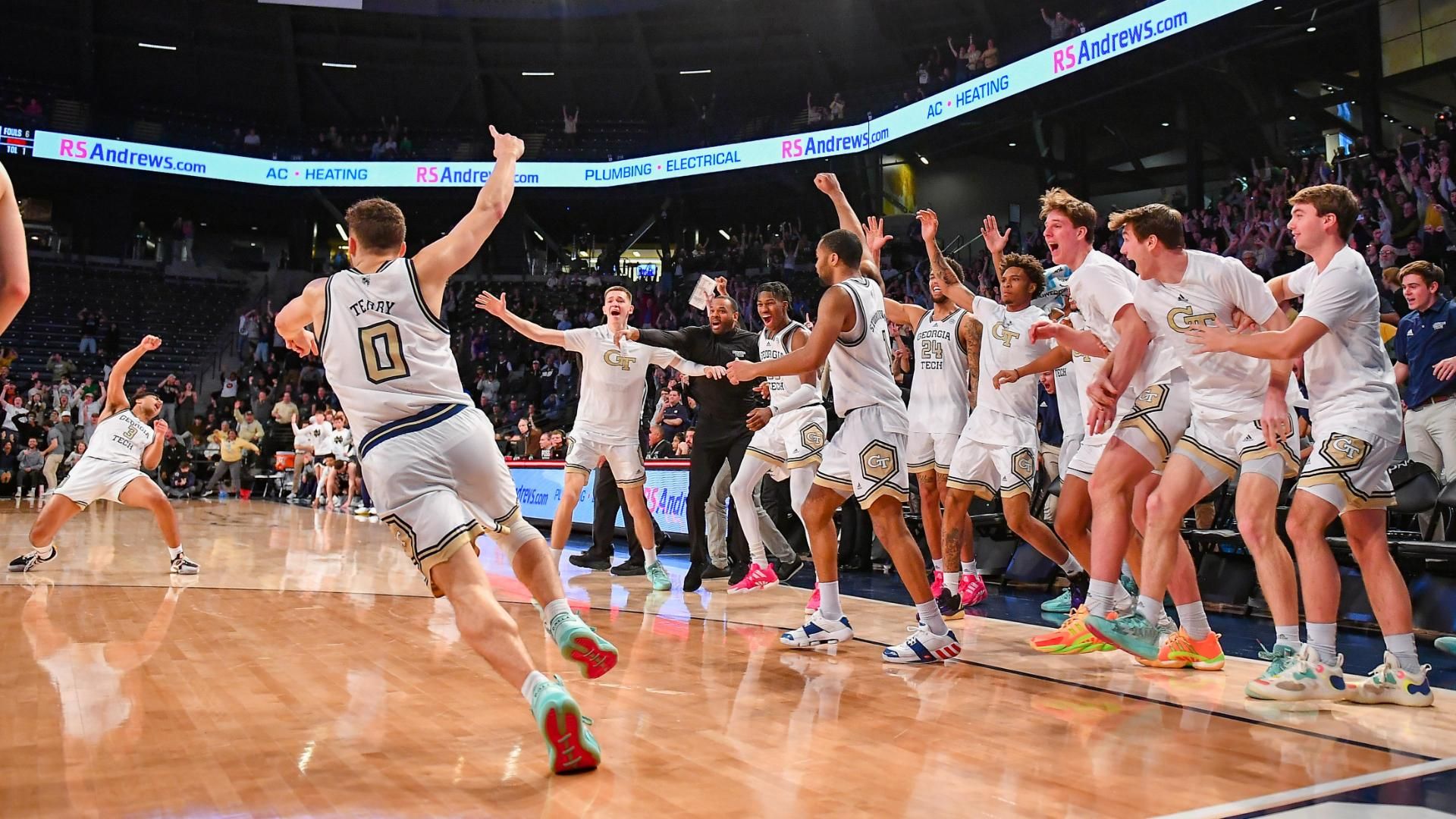 Georgia Tech beats Notre Dame at the buzzer - ESPN Video