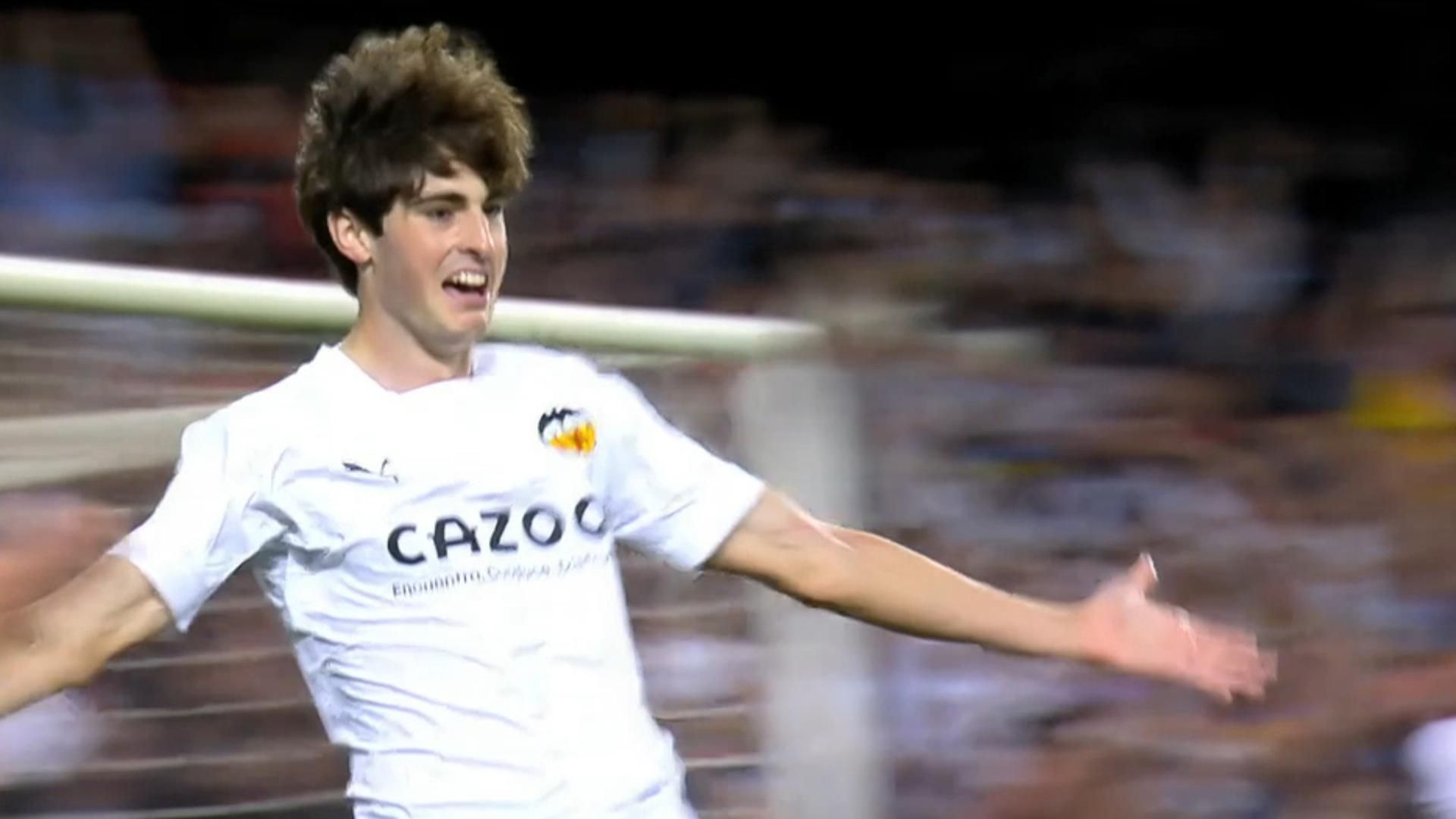 Javier Guerra's beautiful shot from distance in extra time gives ...