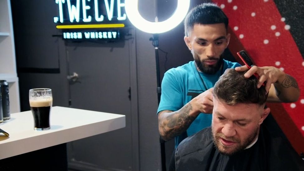 The Ultimate Fighter Excerpt: Conor McGregor gets a haircut from a team ...