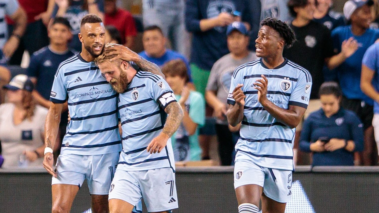 Johnny Russell's goal puts Sporting Kansas City ahead - ESPN Video