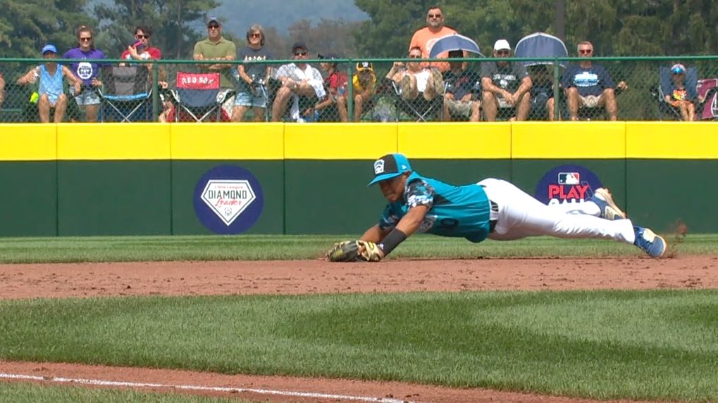 Jay-Dlynn Wiel lays out for a spectacular snag for Venezuela - ESPN Video