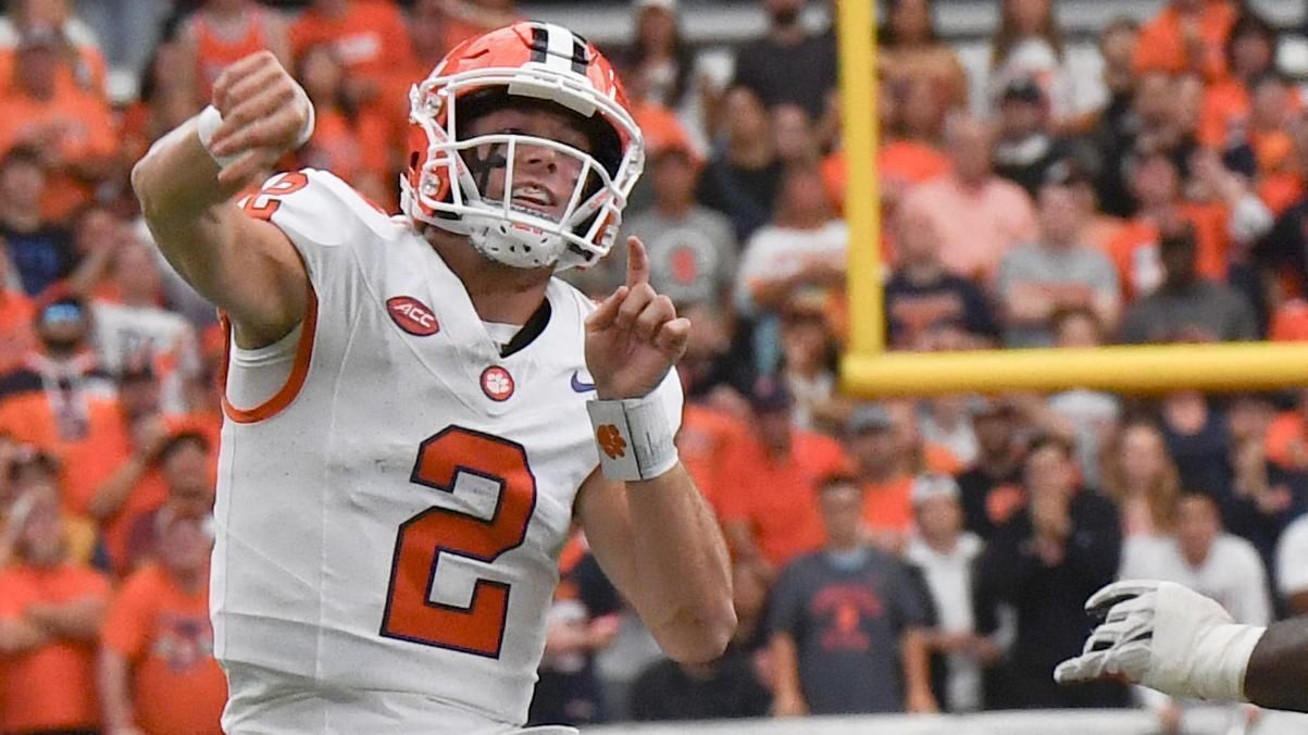 Cade Klubnik eludes pressure and throws a dot for a TD - ESPN Video