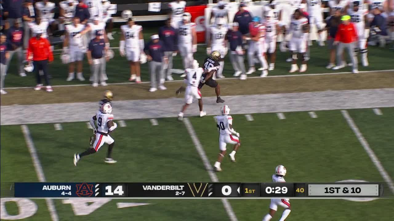 AJ Newberry breaks off 29-yard rush - ESPN Video