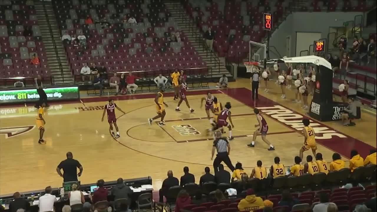 Jackson Fields elevates for the bigtime block - ESPN Video