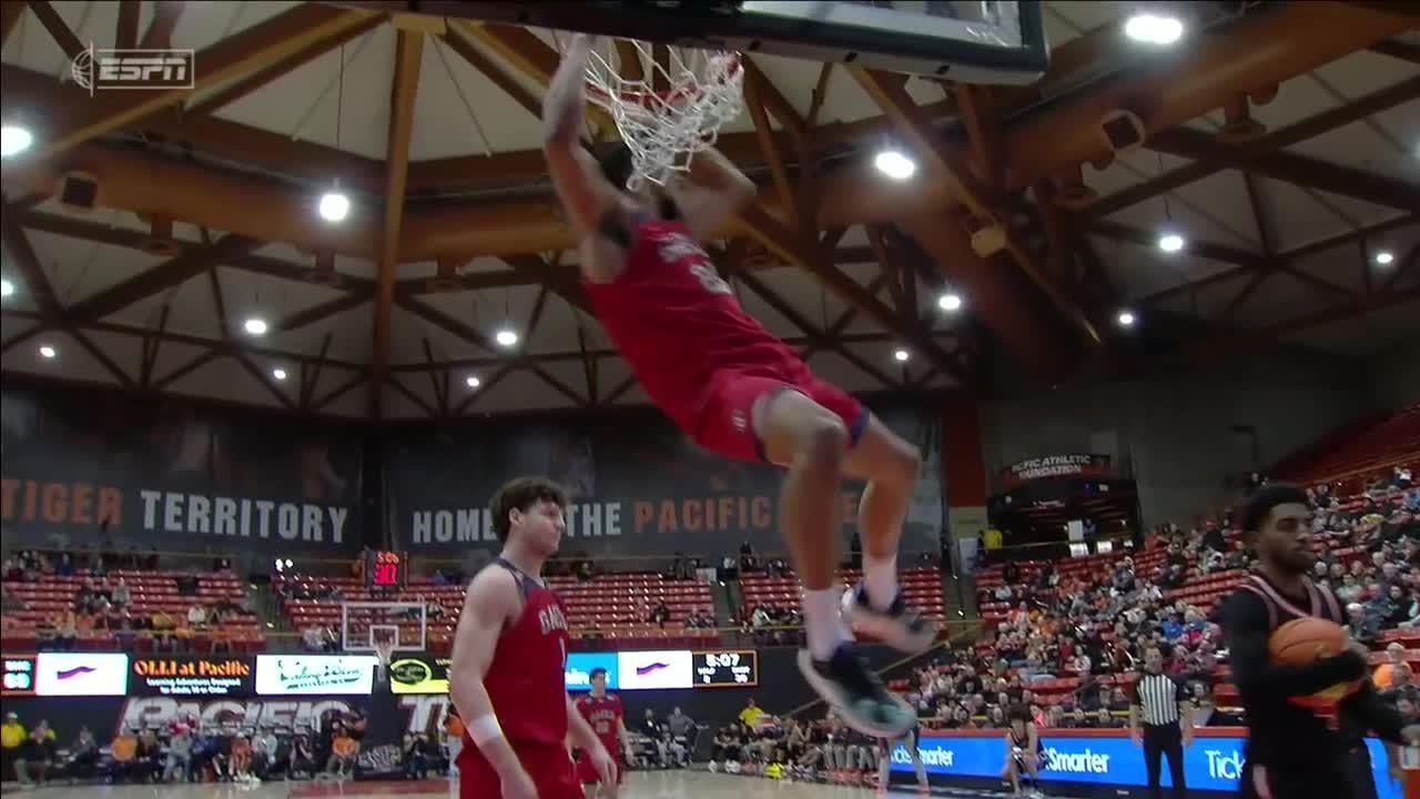 Mason Forbes elevates for slam dunk vs. Pacific Tigers - ESPN Video