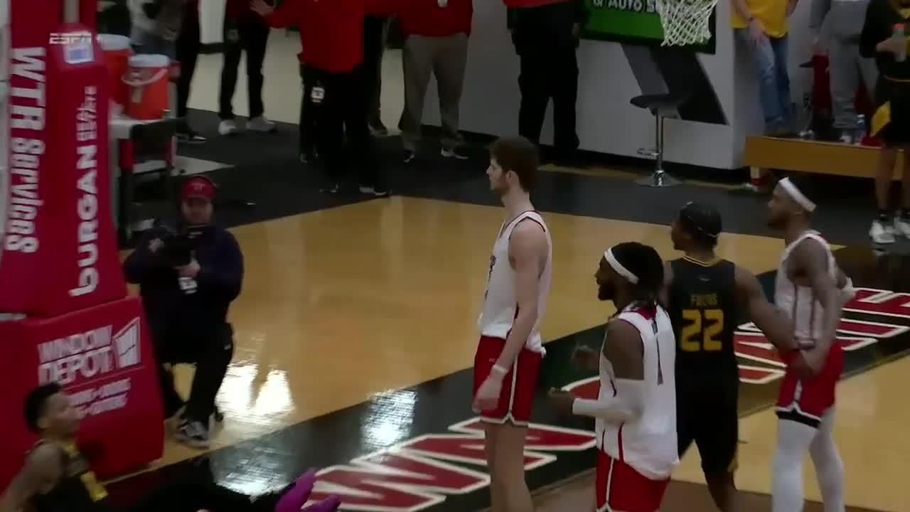 Gabe Dynes with the massive stuff at the rim - ESPN Video