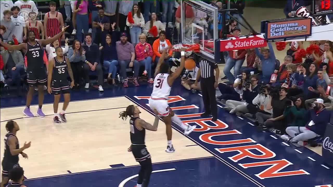 Chaney Johnson throws down powerful jam vs. South Carolina Gamecocks ...