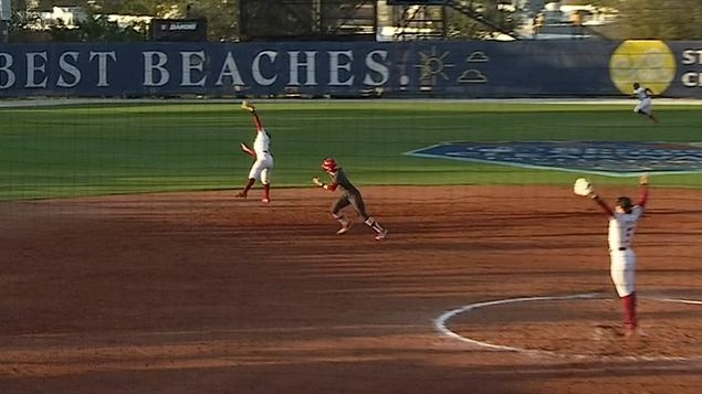 Isa Torres helps FSU get out of a jam with impressive catch - ESPN Video