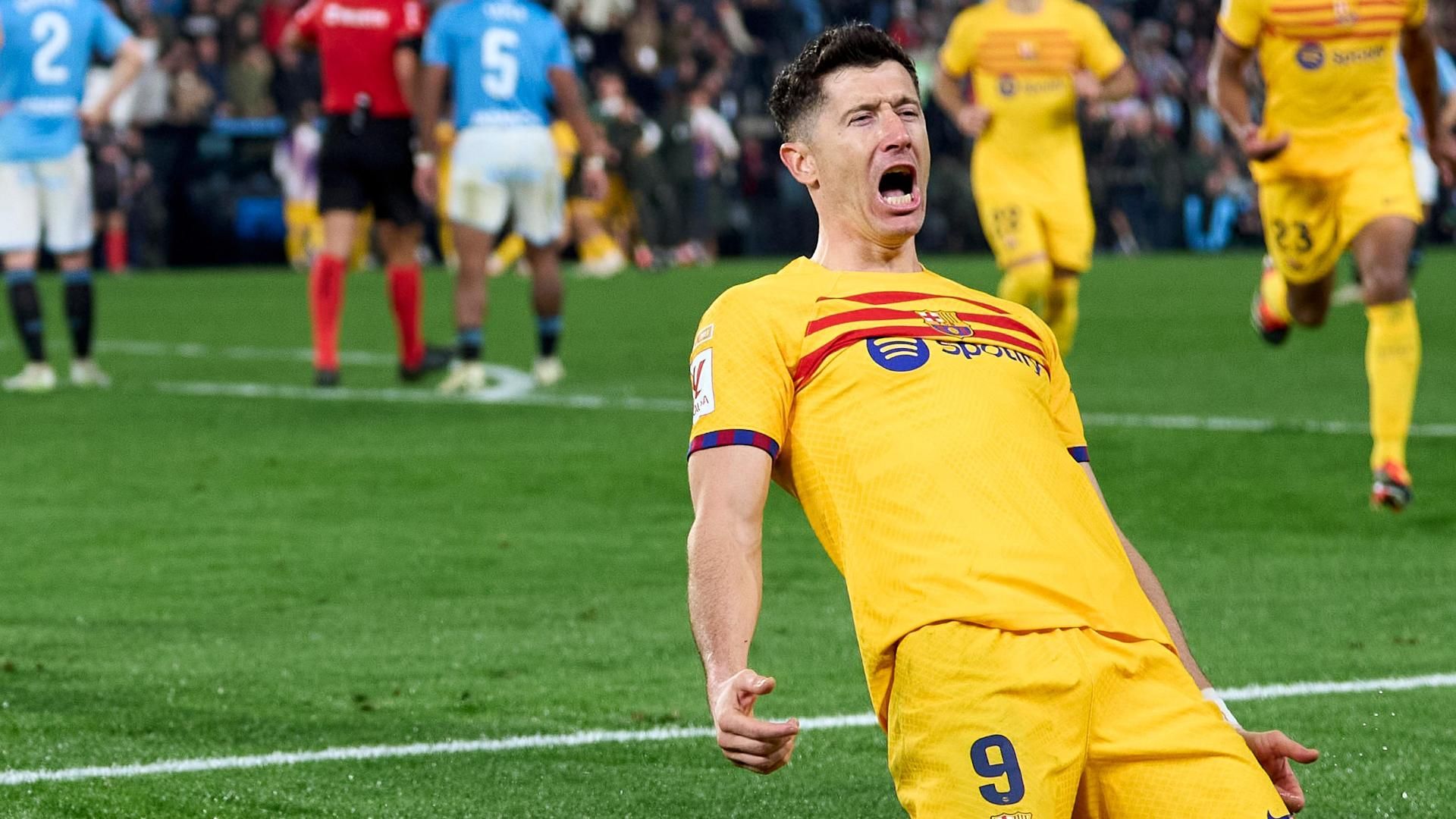 Lewandowski wins it for Barca with stoppage time penalty - ESPN Video