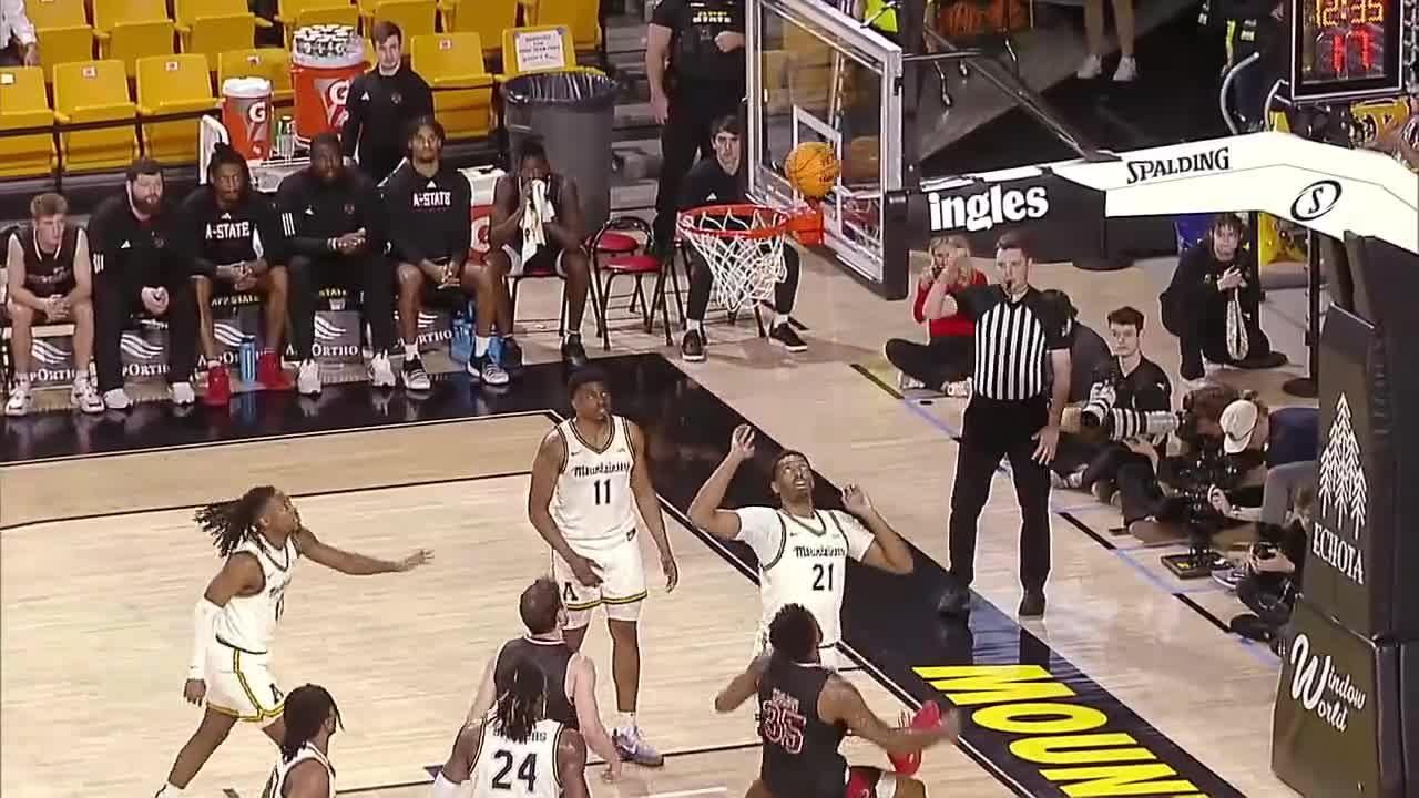 Izaiyah Nelson impresses with nice bucket - ESPN Video