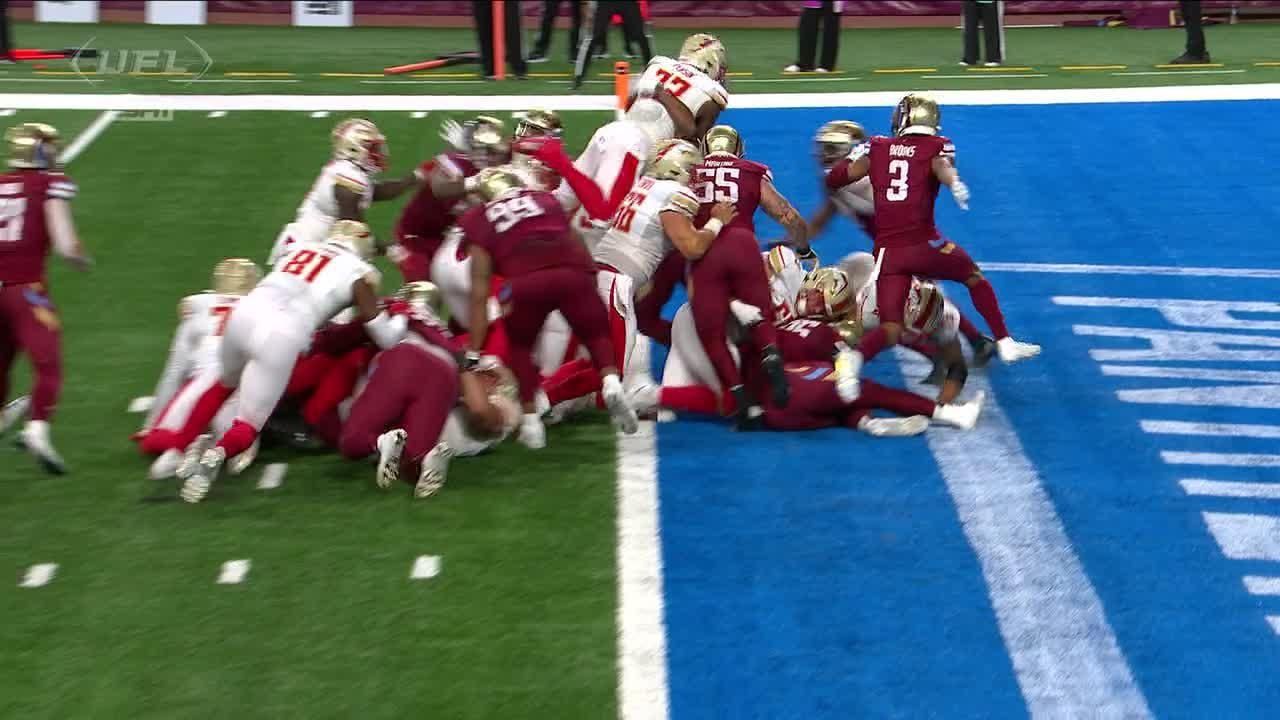 Ricky Person Jr. powers his way into the end zone for the Stallions ...