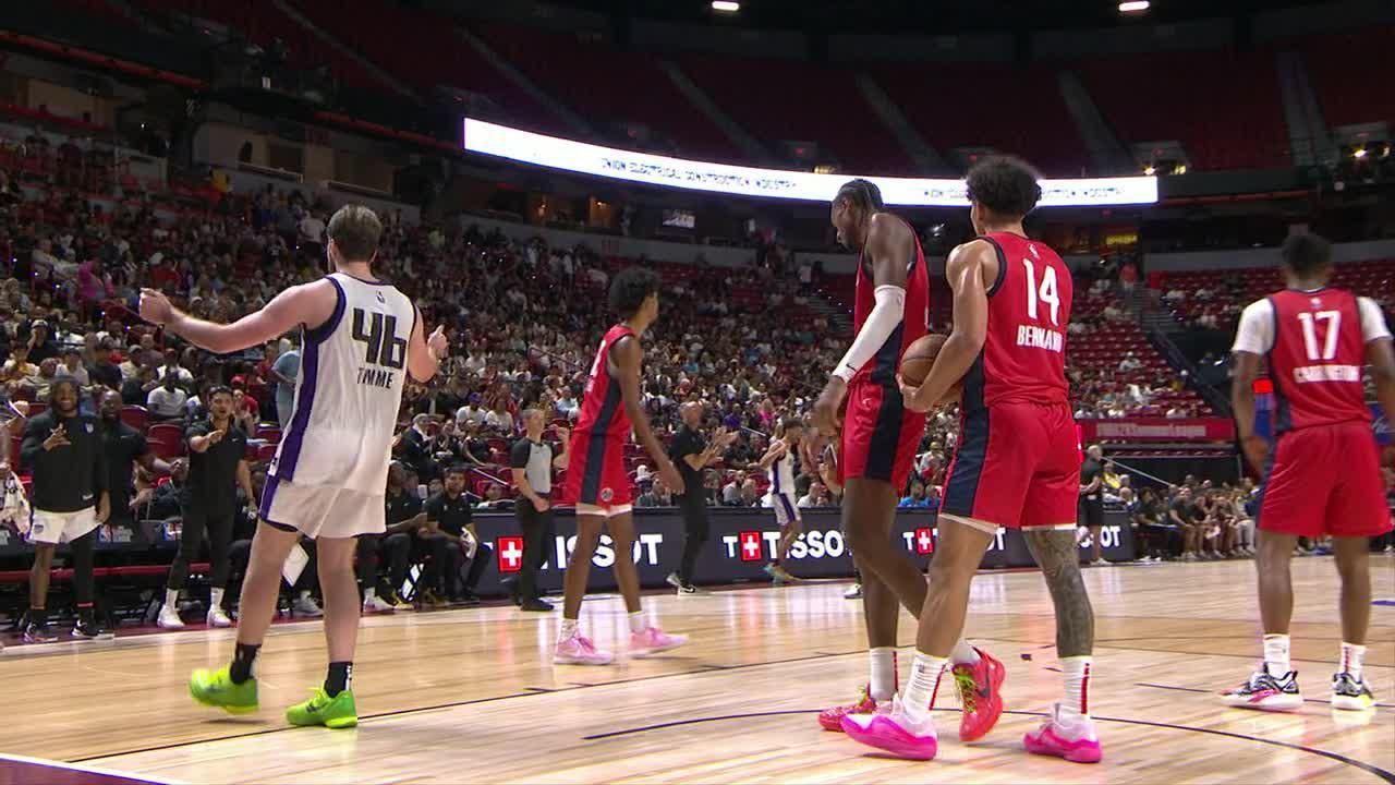 Drew Timme shimmies after an and-1 - ESPN Video