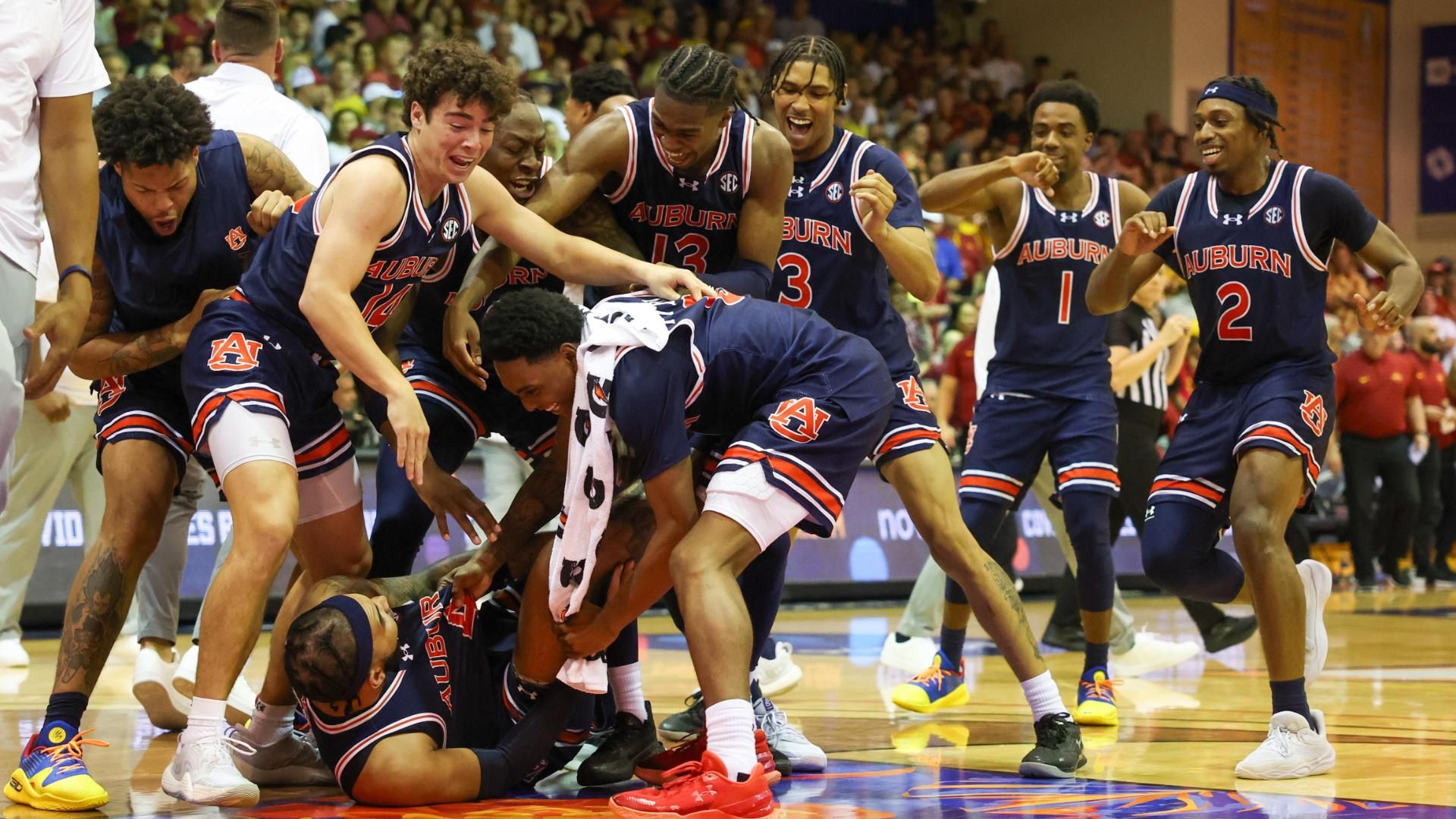 Johni Broome tips in Auburn winner after wild sequence - ESPN Video