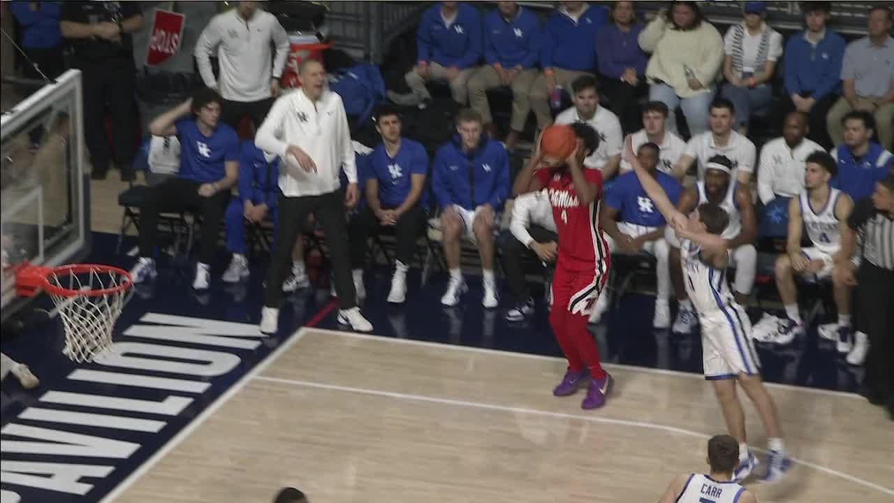 Jaemyn Brakefield sinks step-back 3-pointer - ESPN Video