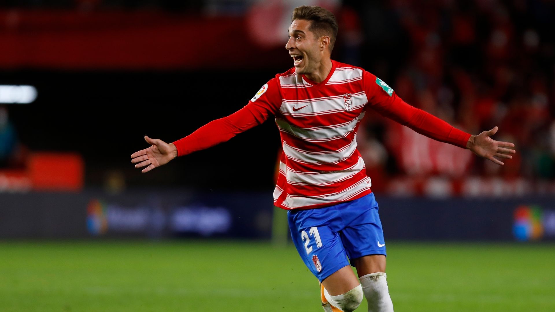 Rochina's howler from distance puts Granda up 1-0 - ESPN Video