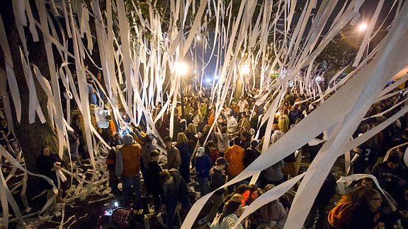 Alabama football fan Harvey Updyke and the trees at Toomer's Corner - ESPN