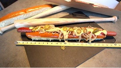 Rangers Ballpark offers 1-pound hot dog for $26 - ESPN