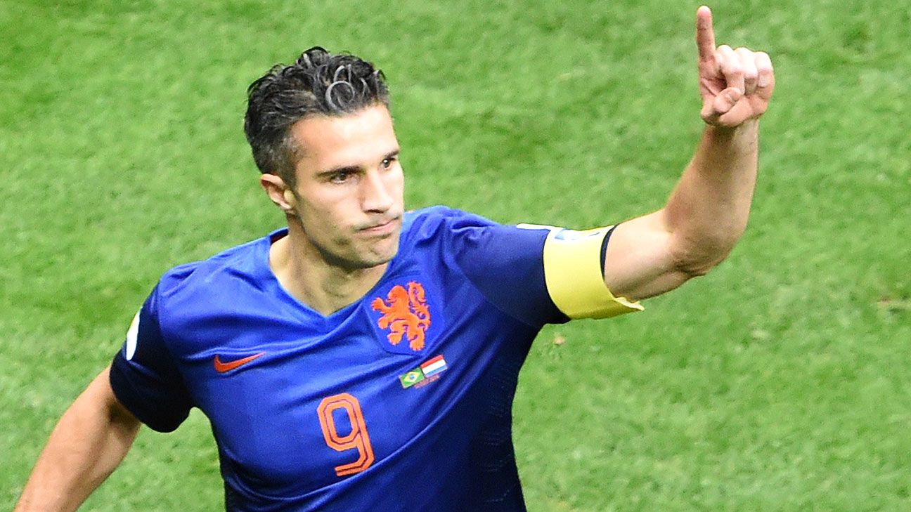 Robin van Persie honoured for winning 100 caps for Netherlands - ESPN