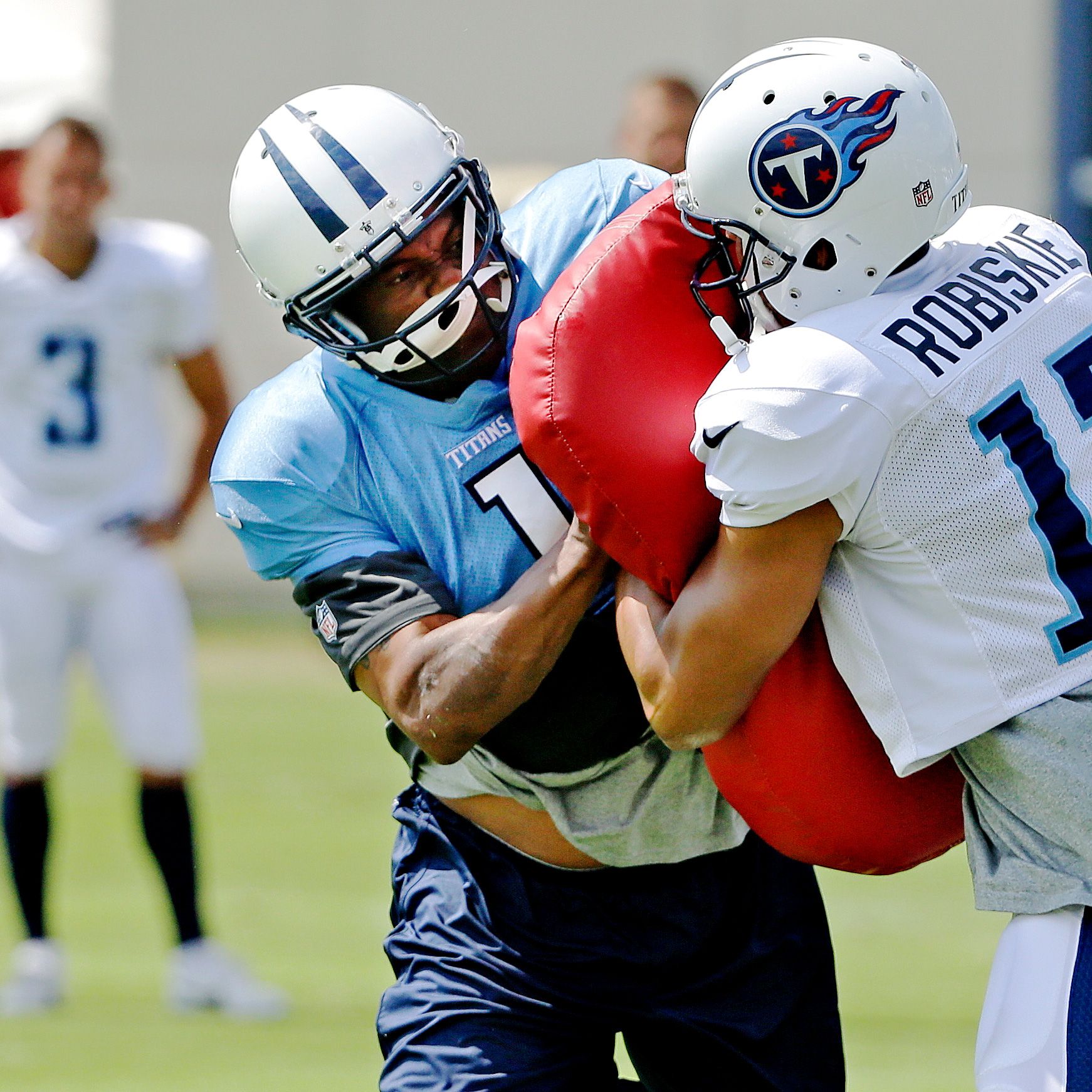 Tennessee Titans assistant Shawn Jefferson puts on pads - ESPN ...