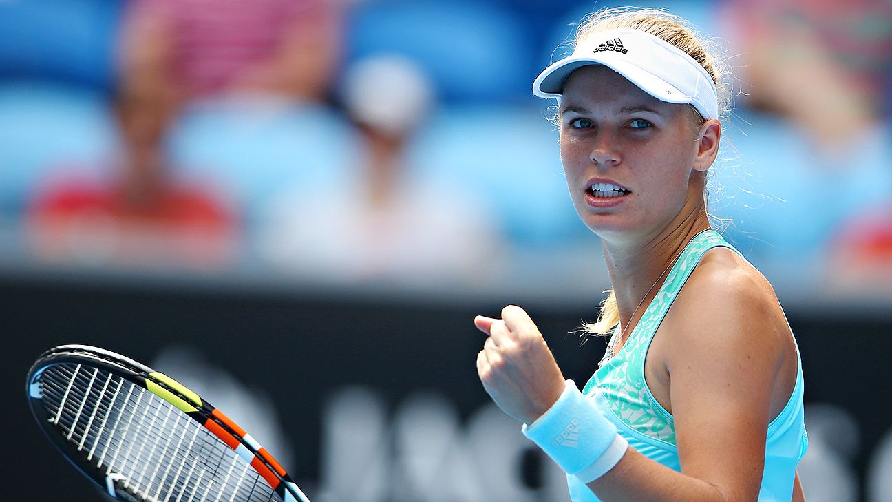 A rain delay brings out Caroline Wozniacki's amazing soccer skills - ESPN