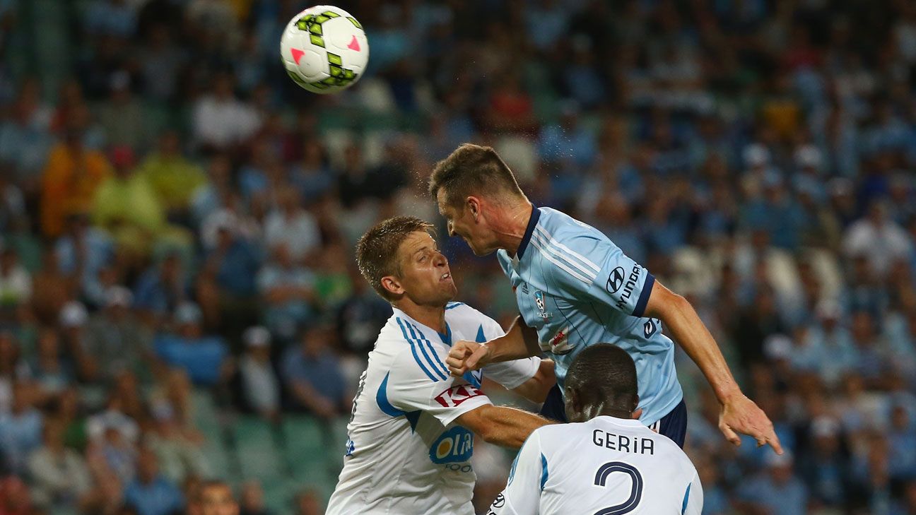 Shane Smeltz clinches point to send Melbourne Victory top of A-League ...