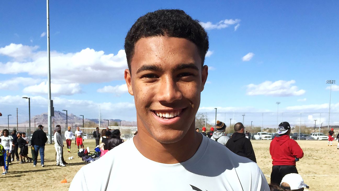 Caleb Kelly creates news off field, Texas QB commit does with play ...