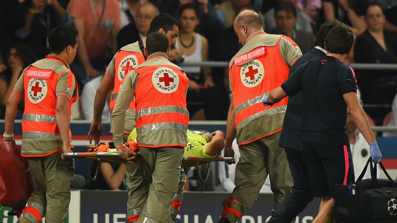 Andres Iniesta injury not serious tests show Thursday - ESPN