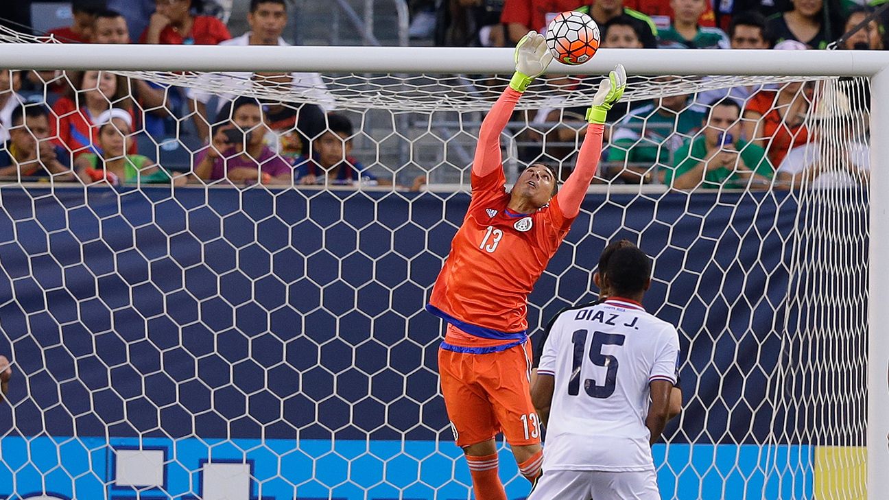 Guillermo Ochoa masterclass keeps Mexico alive in the Gold Cup - ESPN
