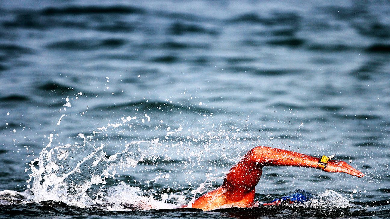 Kim Chambers, 38, becomes first woman to swim from Farallon Islands to ...