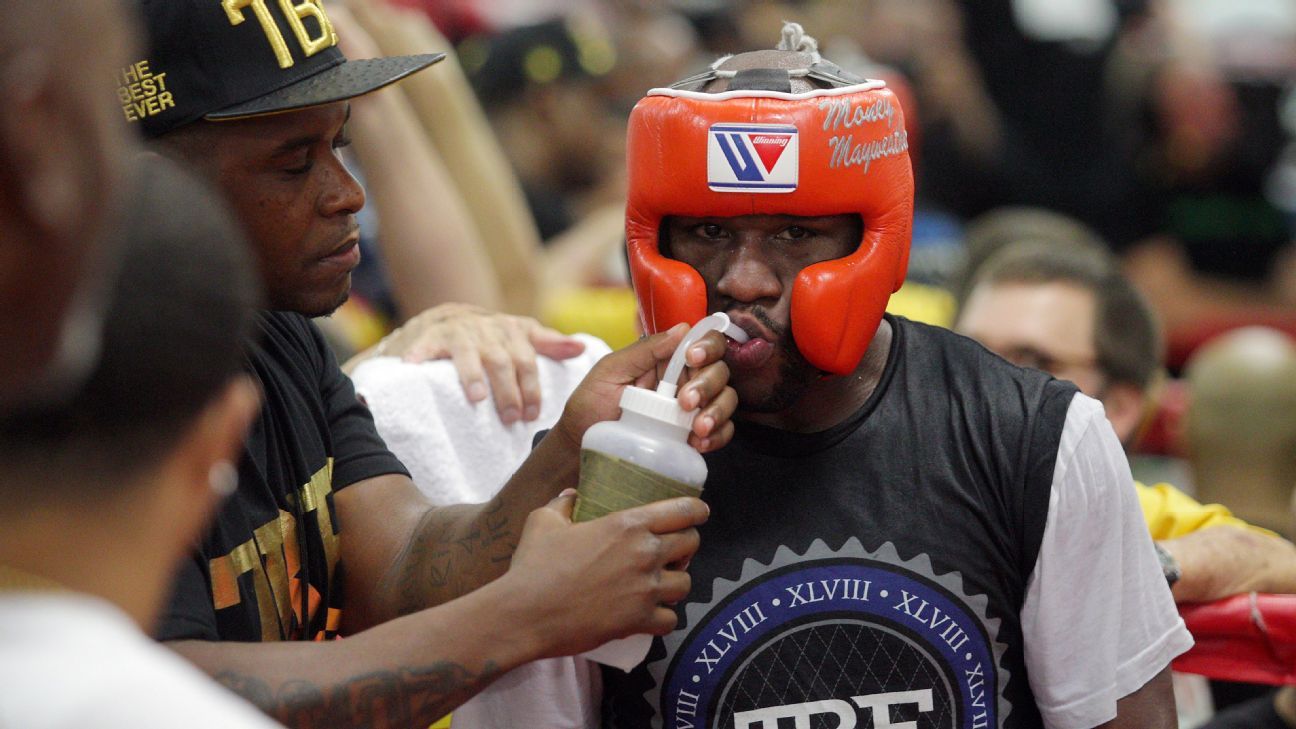 Floyd Mayweather puts on show in rare filmed sparring session - ESPN