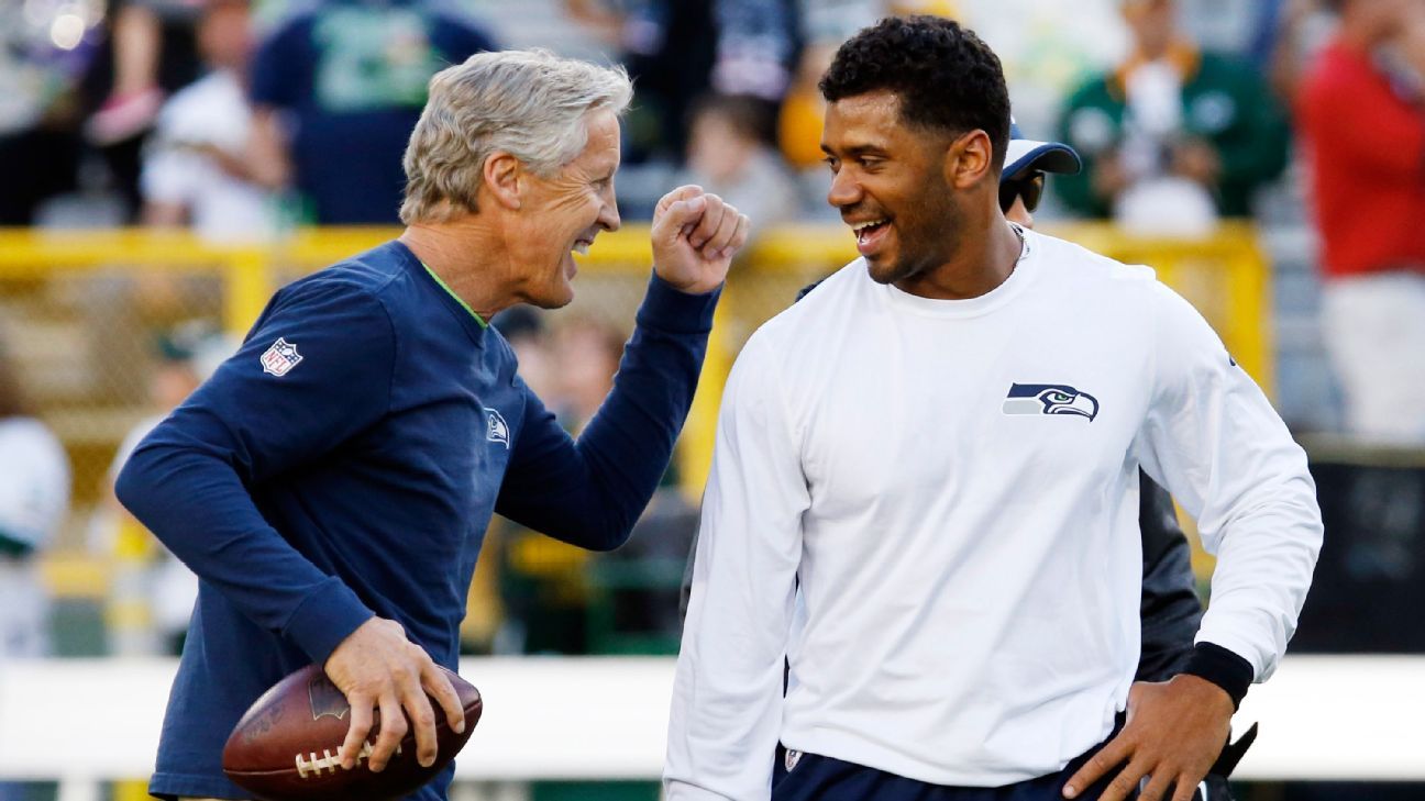 Russell Wilson does Pete Carroll for Halloween -- wig, gum and all ...